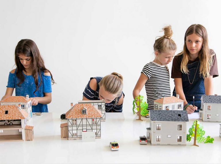 CREATIVE TOYS MADE OF CARDBOARD Cardkits | Protoype