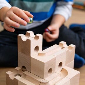 Cuboro Standard 16: wooden marble run discover here