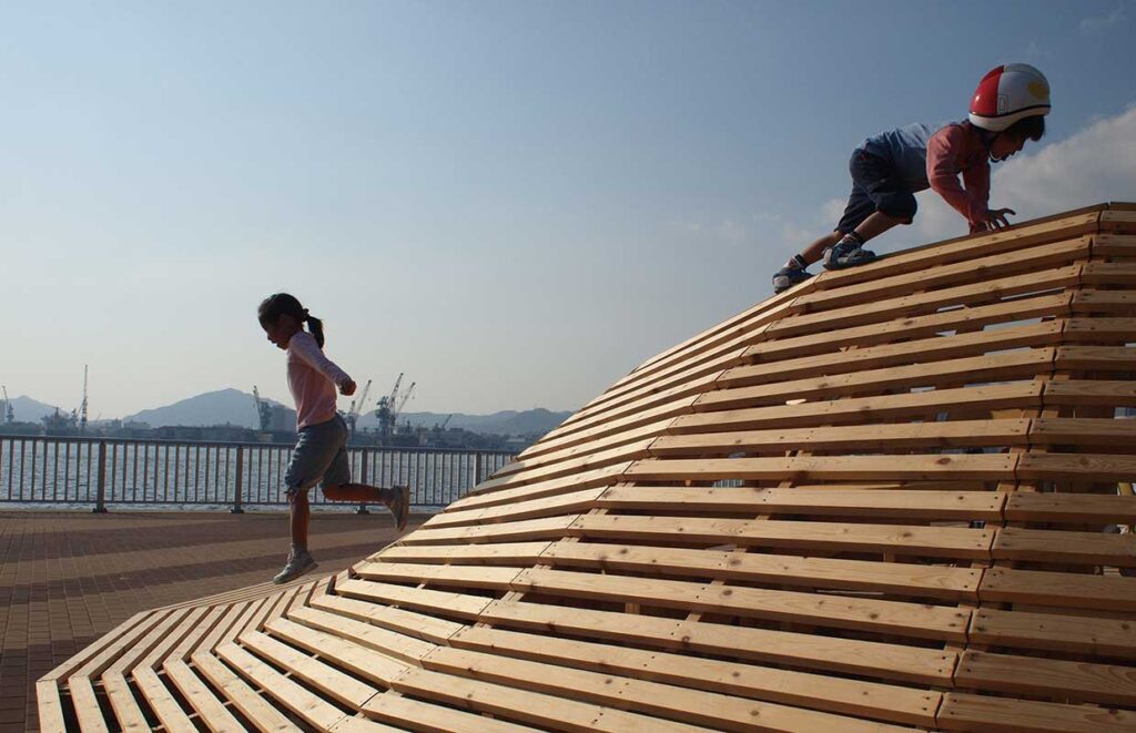 Crater Lake | urban play sculpture by 24° Studio | afilii