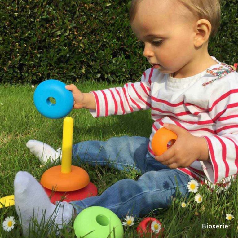 Touching knowledge: how children learn through touching | afilii