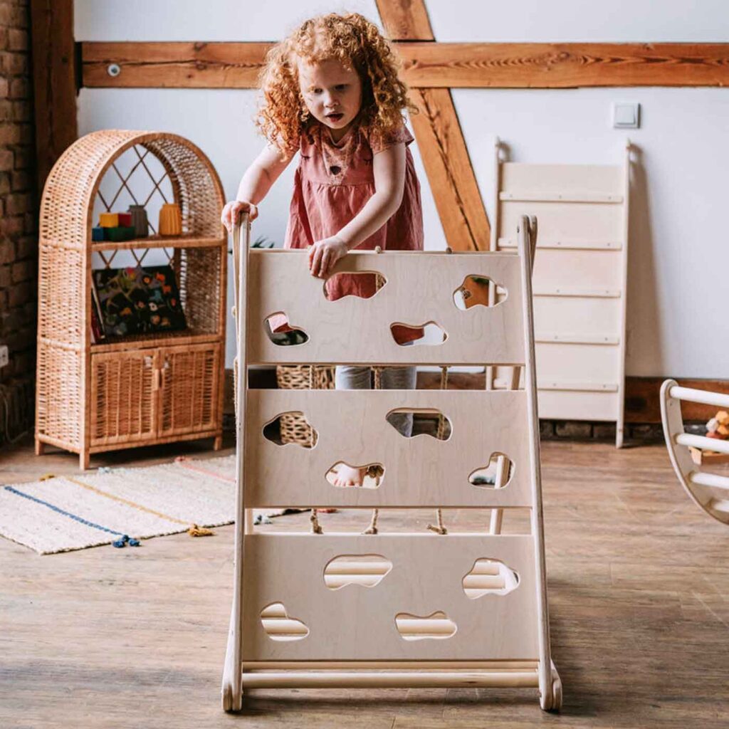 Wooden climbing triangle „Orang Utan“ by Kletterling