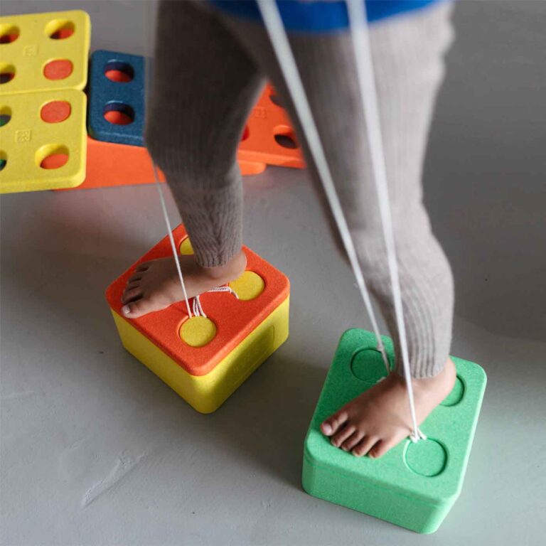 FARVESPIL by bygge: play building blocks discover here