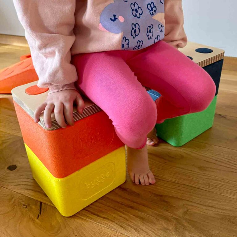 FARVESPIL by bygge: play building blocks discover here