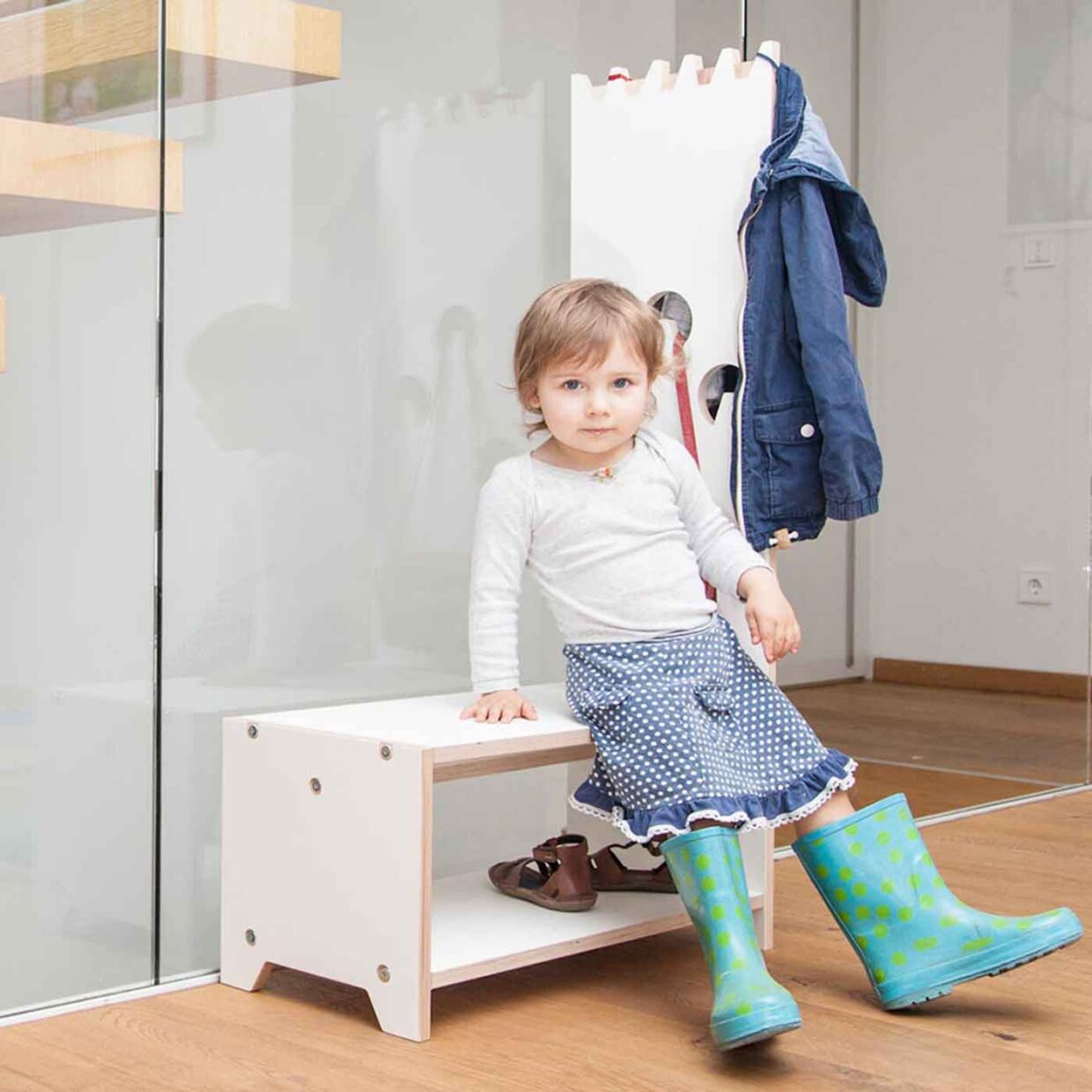 DETE von Prinzenkinder: Kindergarderobe mit Sitzbank entdecken